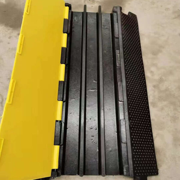 Speed Hump Rubber Speed Humps Speed Breaker Bump - Hebei Shangze Rubber ...